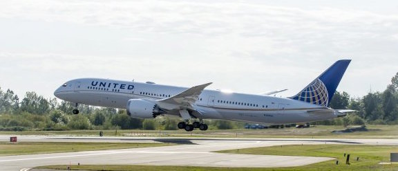 United Boeing 787-9 diverts due to vibrations in the tail section ...