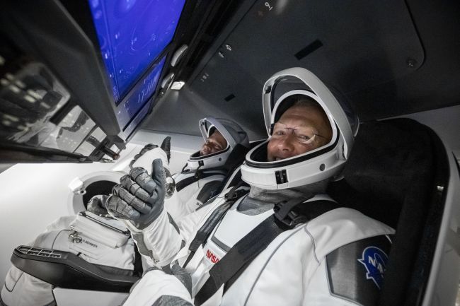 New SpaceX spacesuits get five-star rating from NASA astronauts ...