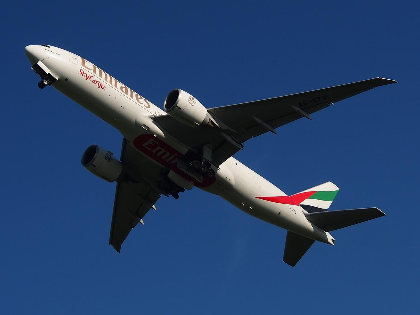 Emirates to modify 10 passenger aircraft to expand cargo capacity ...