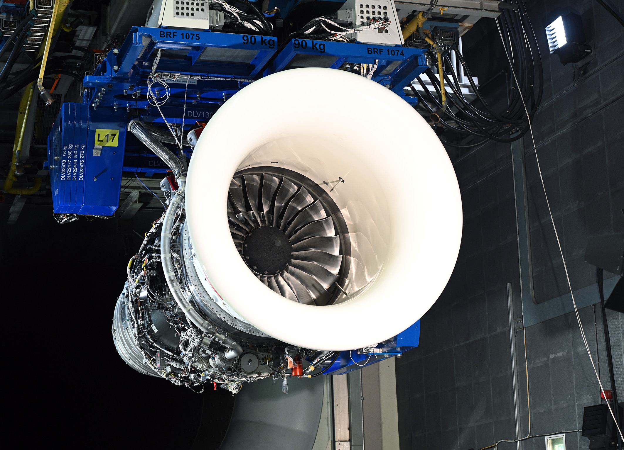 Rolls-Royce conducts first tests of 100% SAF for use in business jets ...