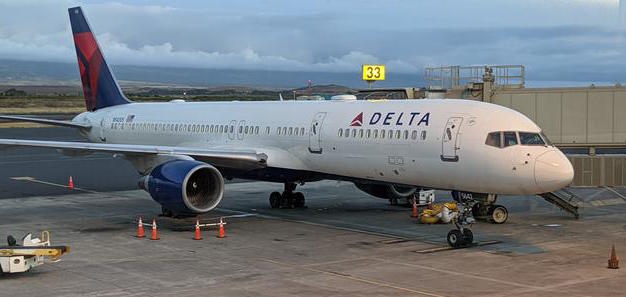 Delta 757 Clips Parked Aircraft at Atlanta Airport - AirGuide.info ...