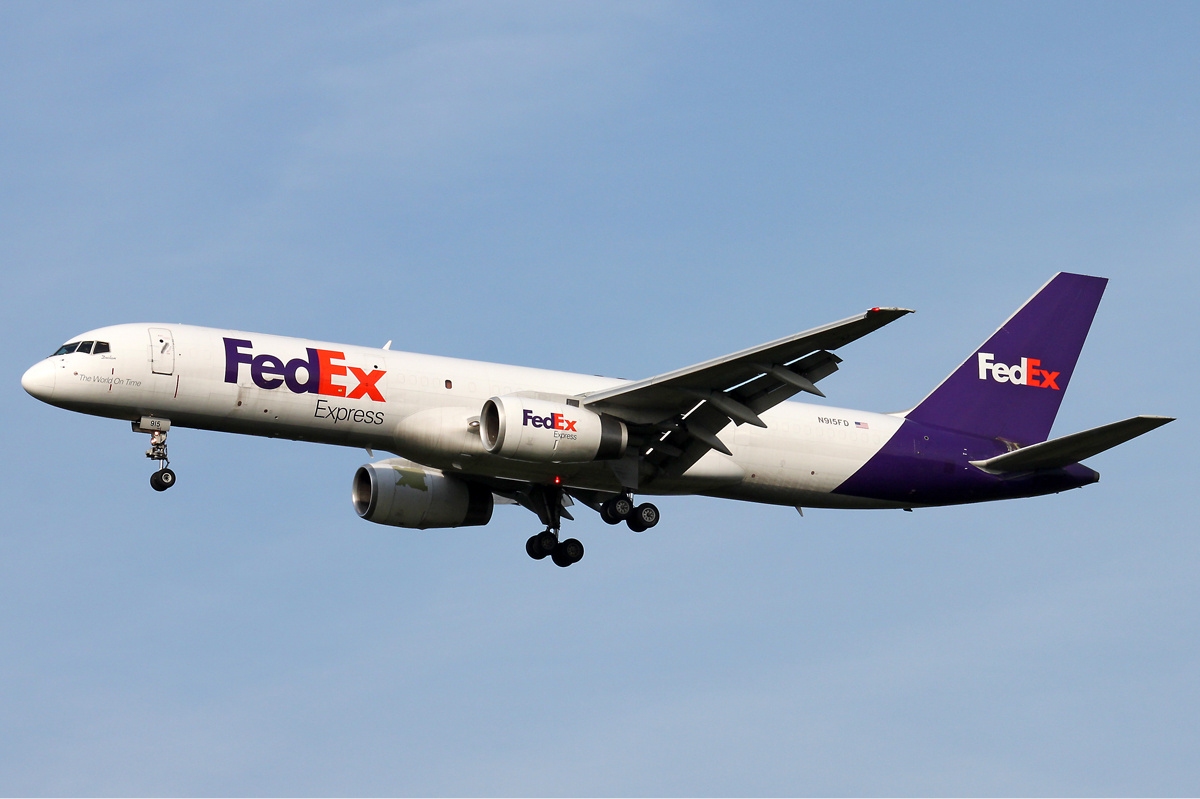 FedEx Cargo Plane Crash-Lands in Chattanooga After Landing Gear ...