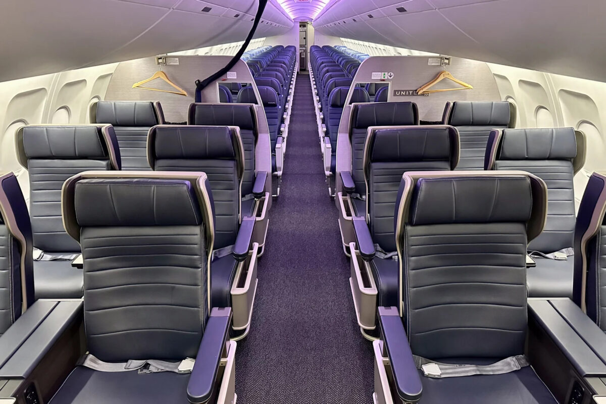United Airlines Upgrades Airbus A319 Cabins with New Seats and Screens ...