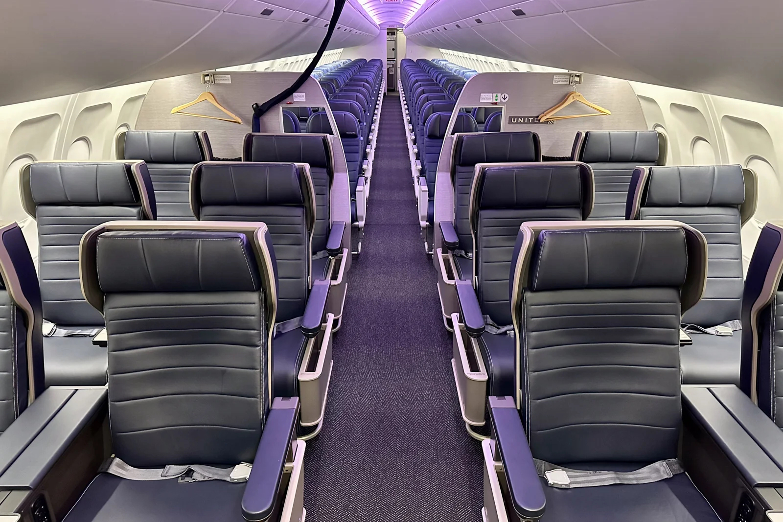 United Airlines Upgrades Airbus A319 Cabins with New Seats and Screens ...